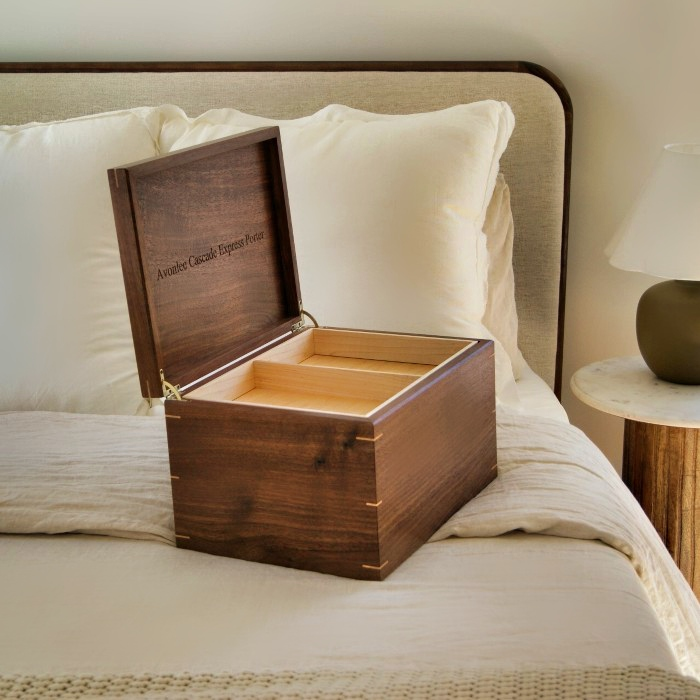 Extra Large Walnut Keepsake Box with Hard Maple Tray and Splines 2 ...